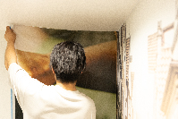 【壁紙DIY】壁紙の撫で付け方 シワなくキレイに貼り付ける方法解説！ - ブログ | WALLFLOOR